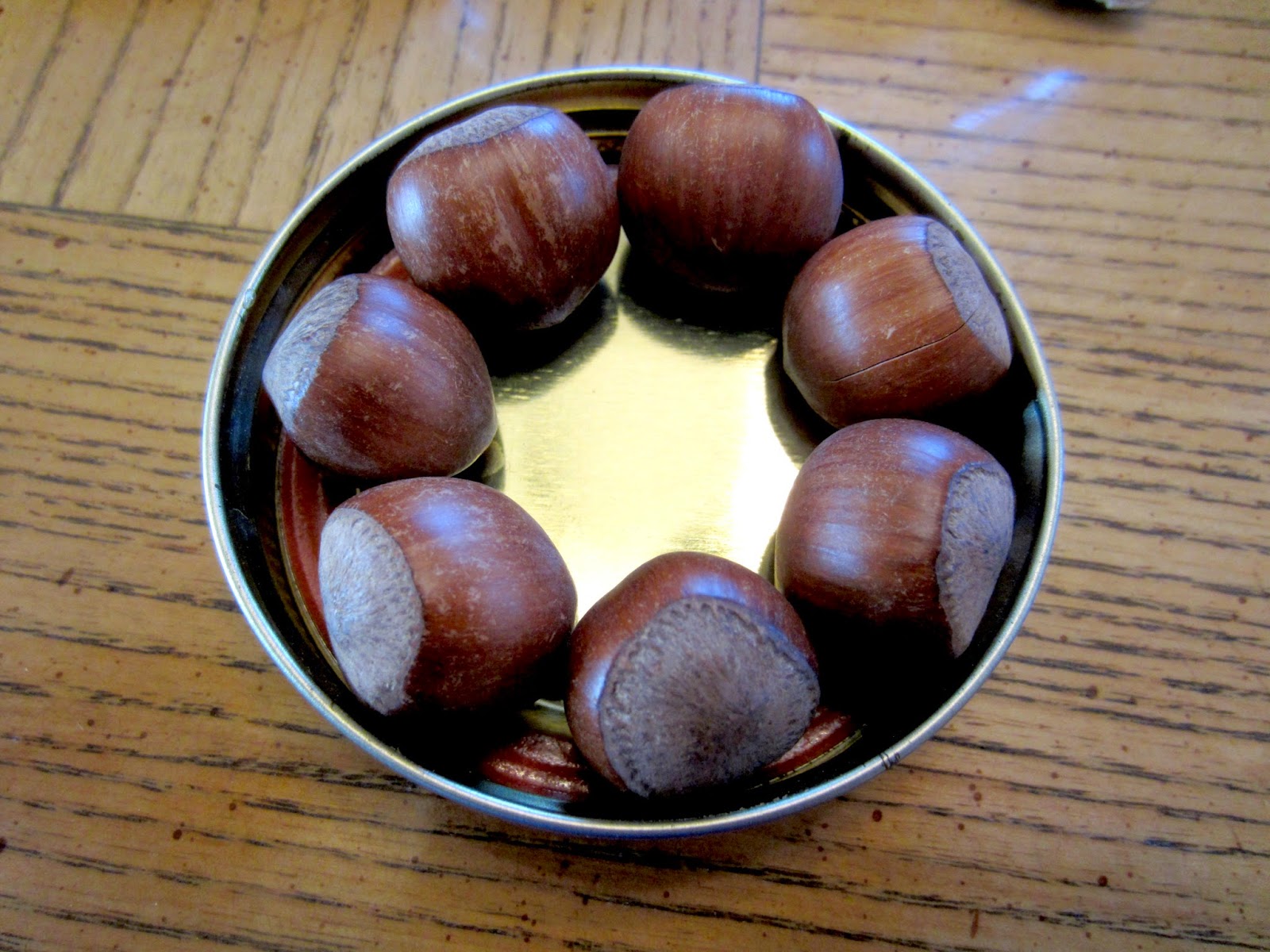 Live, Love and be Married: Hazelnut Wreath Ornament Tutorial