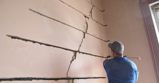 Bagaimana Mengatasi Masalah Retak pada Dinding?