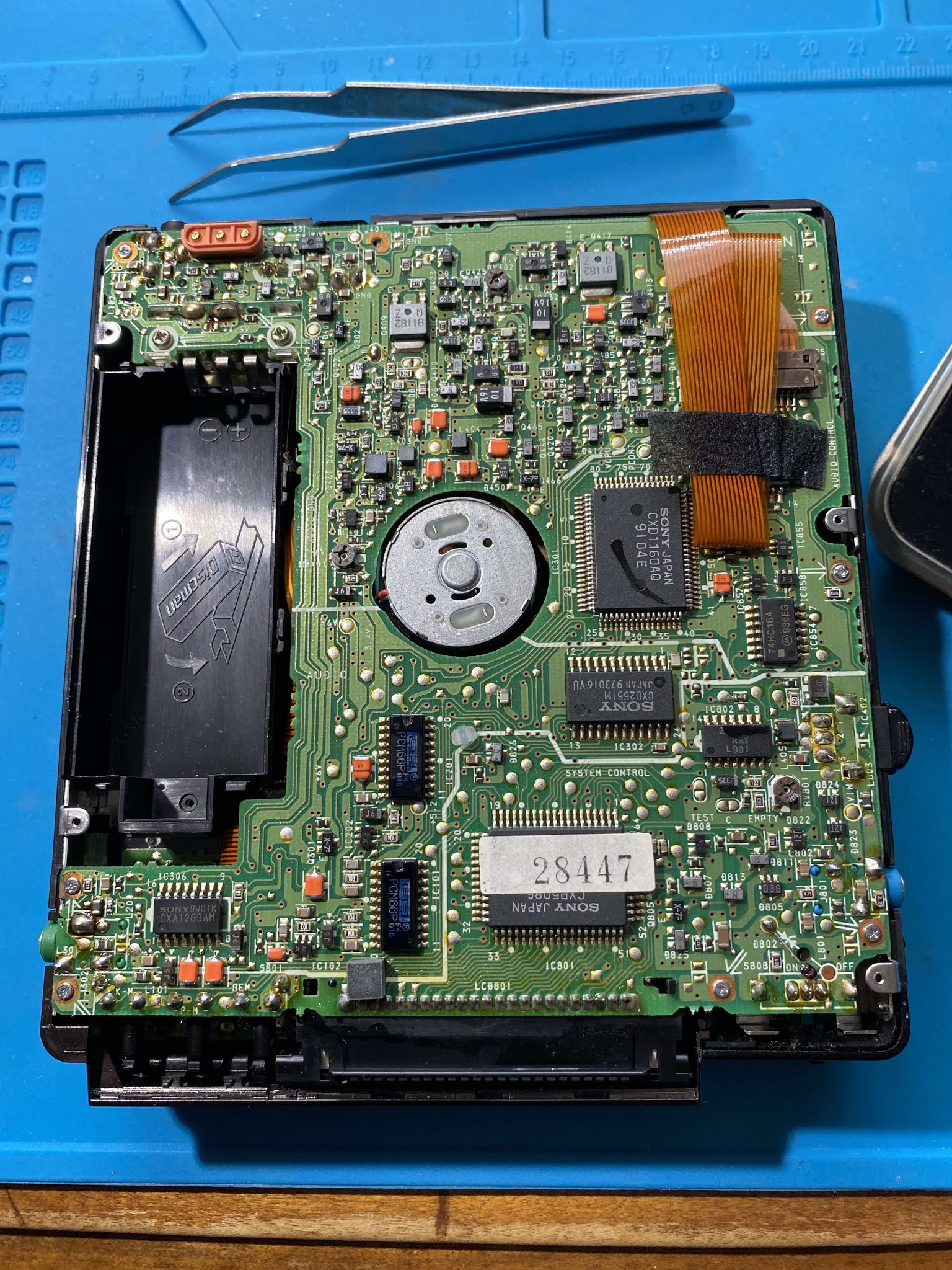 Ed Retro Tech - Where new and old tech coexist: Repairing the king ...