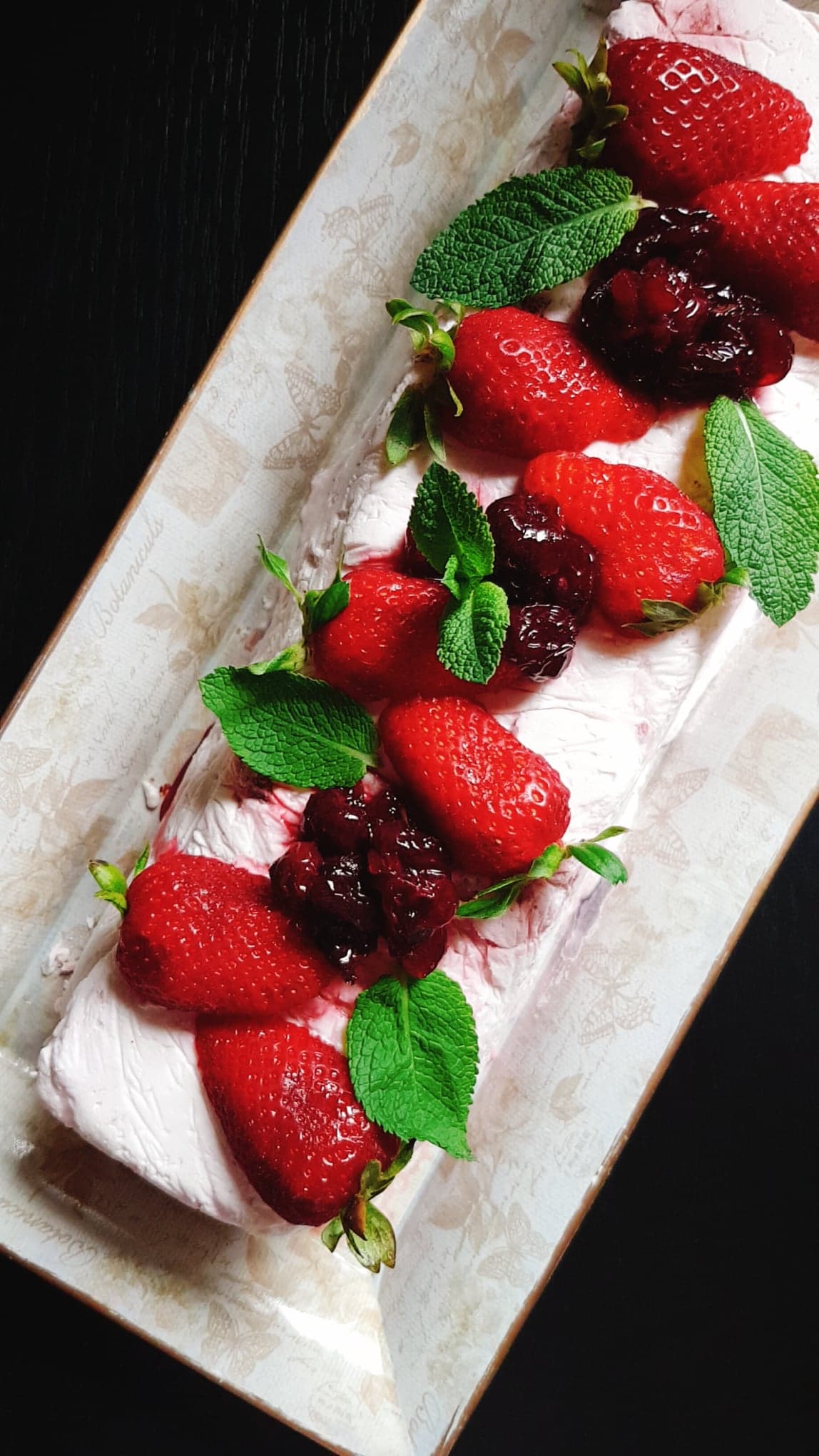 Semifreddo me fruta (qershi & luleshtrydhe) | BonBon Taste