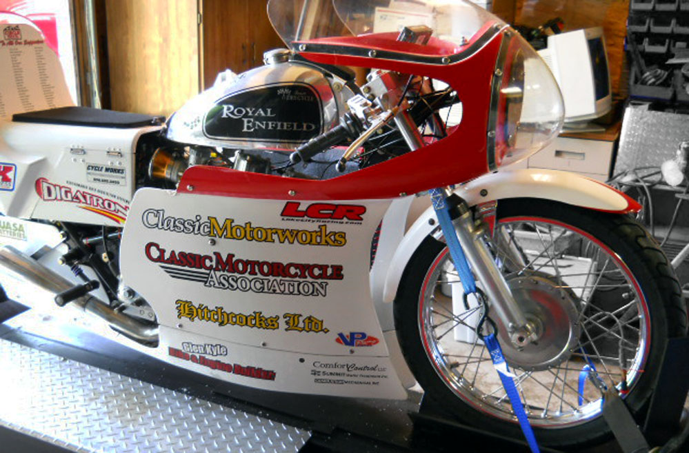 RoyalEnfields.com: Bonneville Bullet races for world's fastest Indian ...