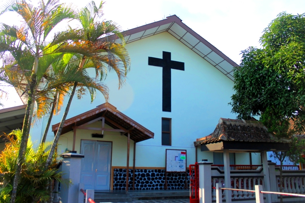 Fotografi Gereja Katolik di Indonesia: Gereja Katolik St. Kristoforus ...