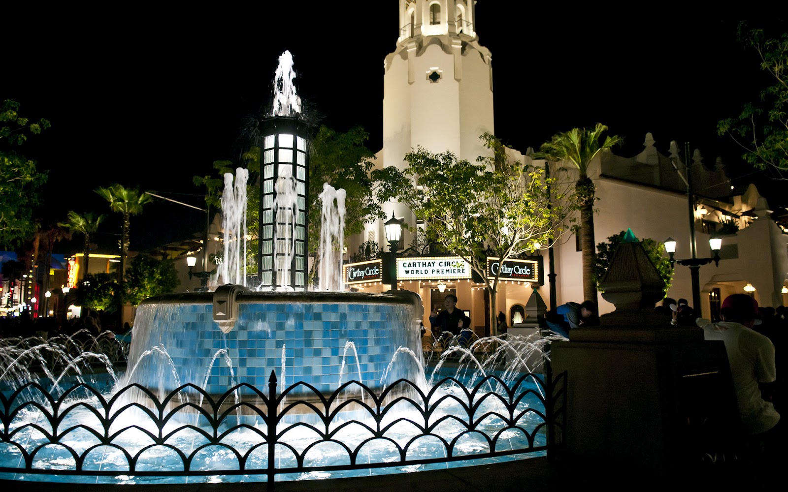 Carthay Circle Fountain at Night