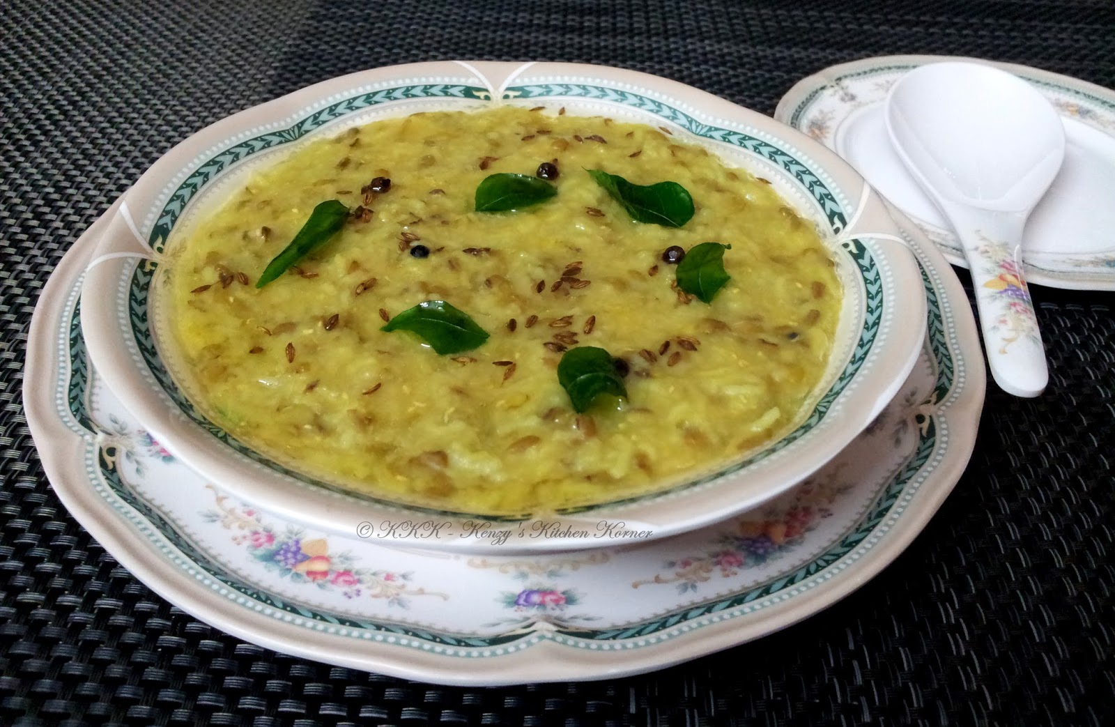 Kenzy's Kitchen Korner... : Khichdee (Pish-pash style)