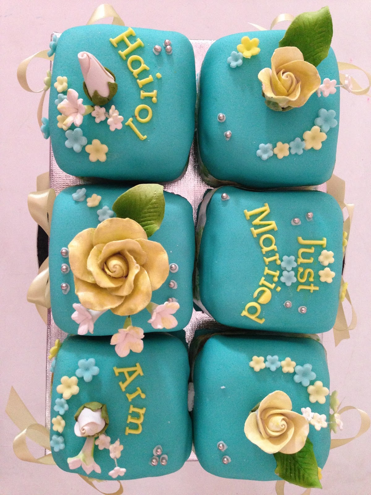 ninie cakes house: MIni fondant Hantaran cake