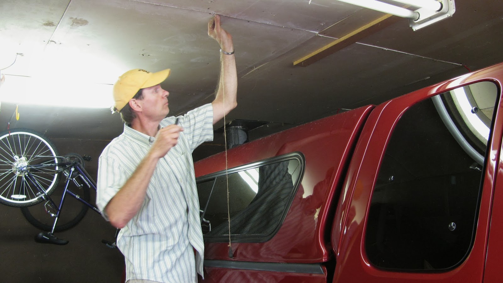 The Original Mechanic: How to remove a pick-up truck cap with one ...