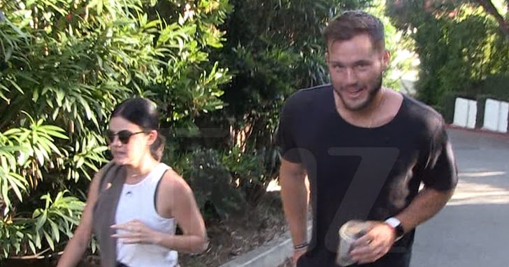 Colton Underwood, Lucy Hale, Pretty Little Liars & The Batchelor...