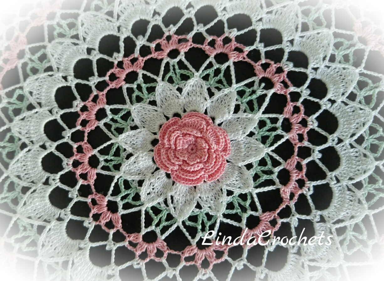 Linda Crochets: Spring Pineapple Floral Lace doily