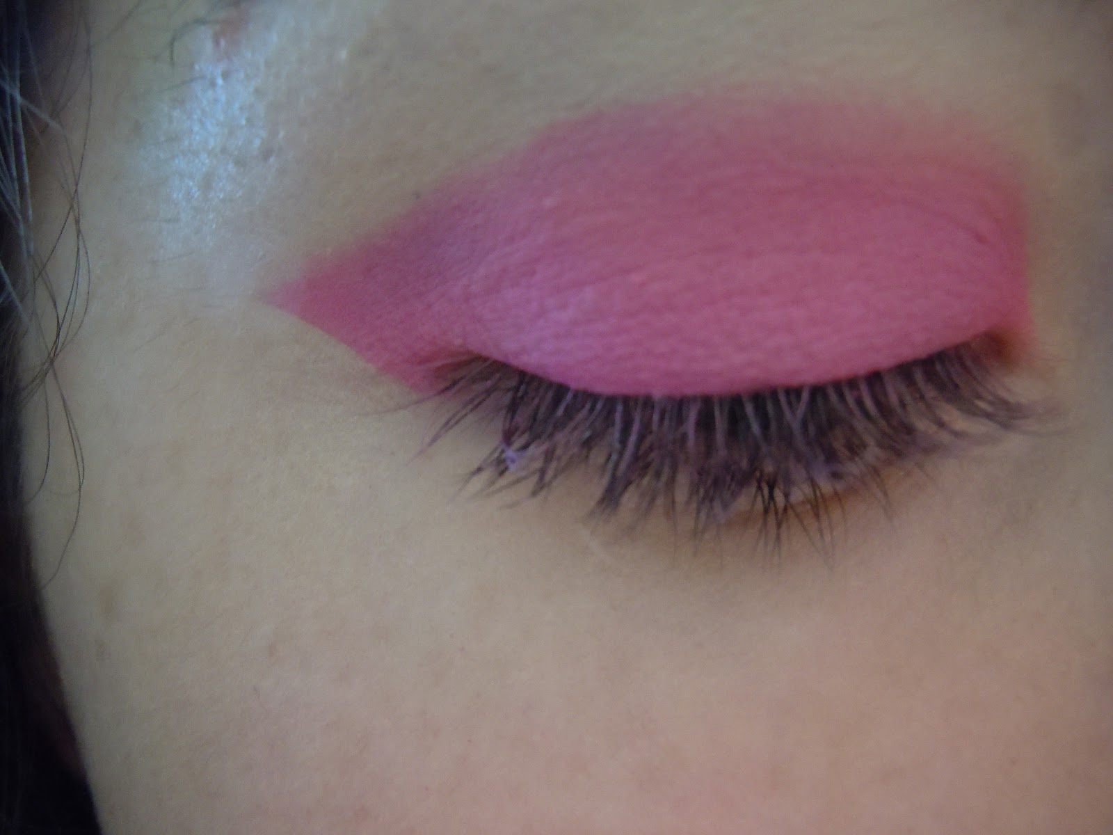 feather: Bright Pink Eyeshadow Look