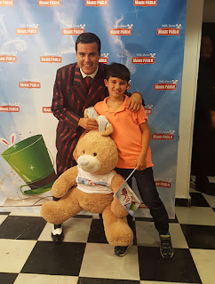 Blog de una madre desesperada: Magia, baile, ilusión y mucho ritmo en Zas de Magic Pablo