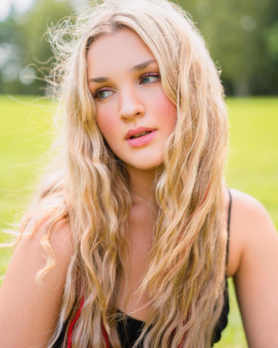 Emily Tressa – Most Beautiful Transgender Girl Youtubers - TG Beauty