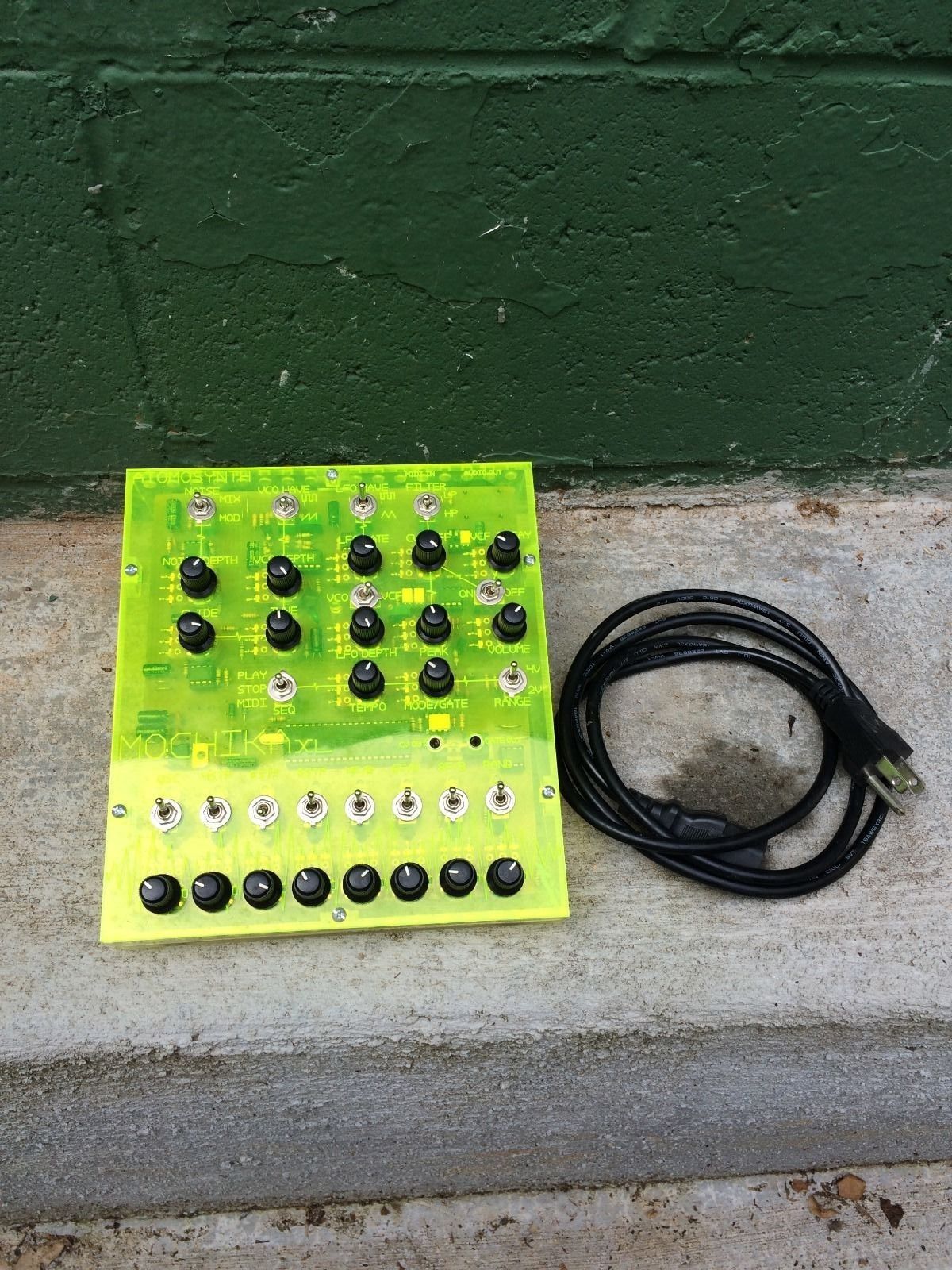 MATRIXSYNTH: Atomosynth Mochika XL Retro Synth Square Wave Old School ...