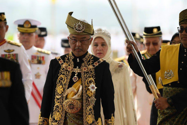 POTRET KELUARGA DIRAJA YANG DIPERTUAN AGONG KE 16