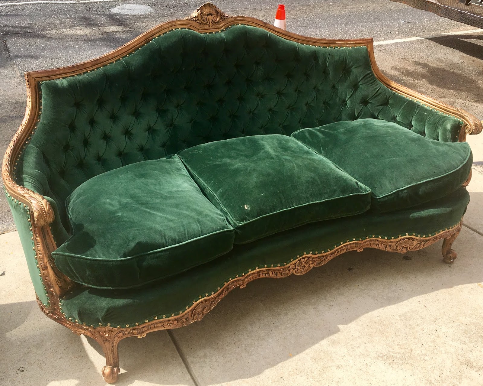 Uhuru Furniture & Collectibles: 4 Piece Tufted Green Victorian Style ...