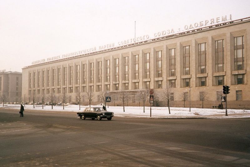 35 Fascinating Photos Capture Street Scenes of the USSR in the Mid ...