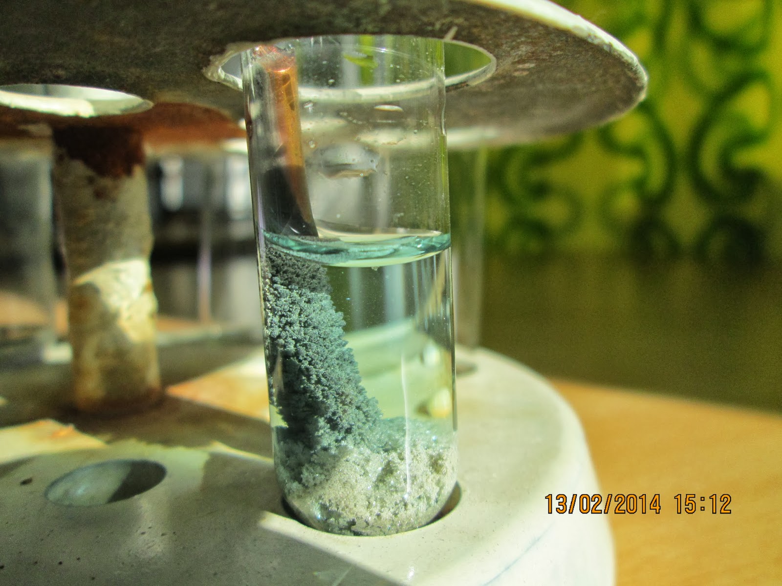 Chimia pe înţelesul tuturor: Experiment -Reacţia cuprului cu azotatul ...