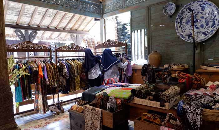 Ndalem Ratu Singosari, Antara Menu Raja-raja, Galeri Batik dan Wisata ...