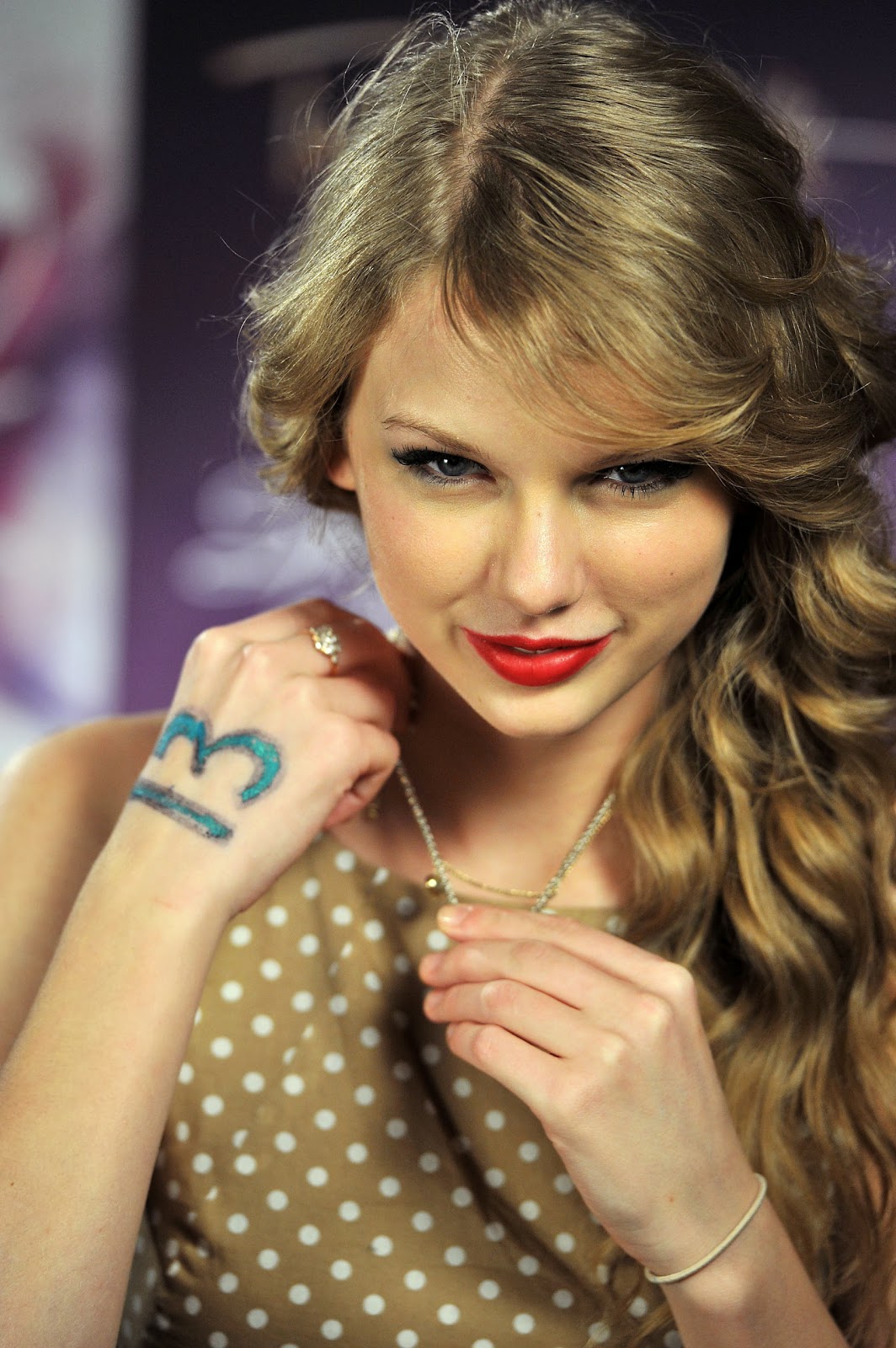 Female Singers: Taylor Swift pictures gallery (4)
