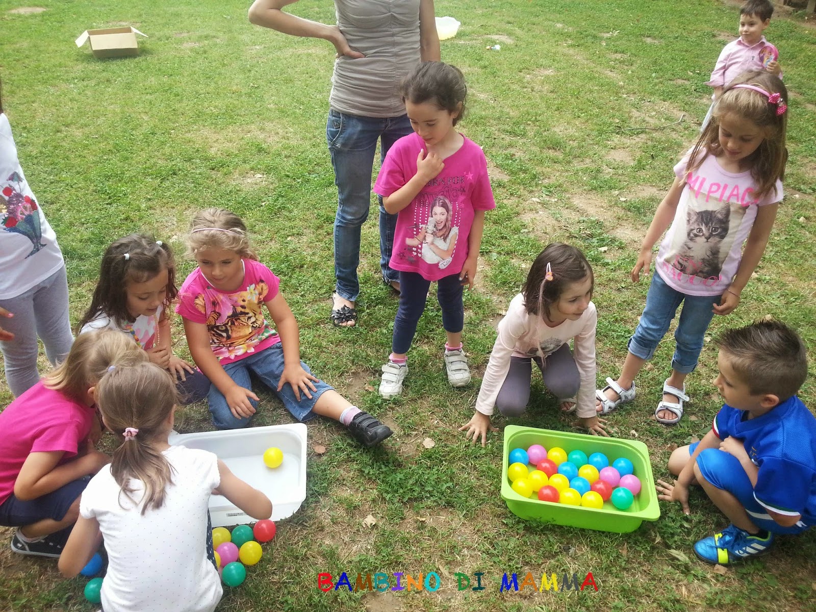 BAMBINO DI MAMMA: GIOCHI CON LE PALLINE e TIRO ALLA FUNE