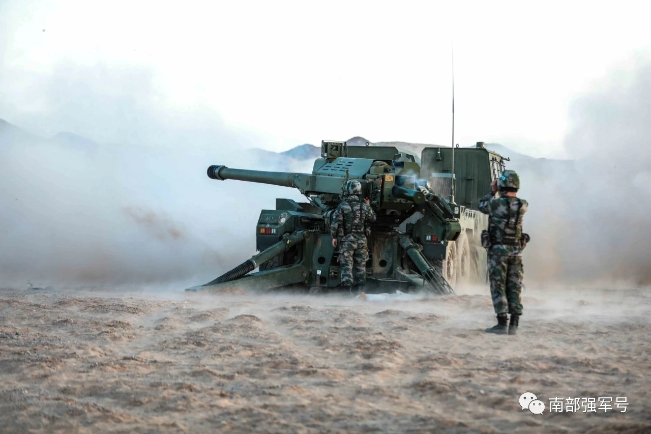 China Defense Blog: Video Of The Day: PCL181 155mm truck mounted SPH in ...