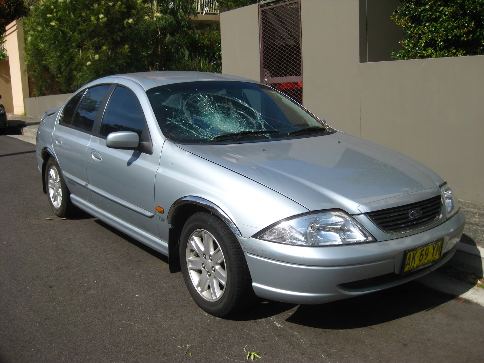 Aussie Old Parked Cars: 2001 Ford AU Falcon SR - Windscreen impact