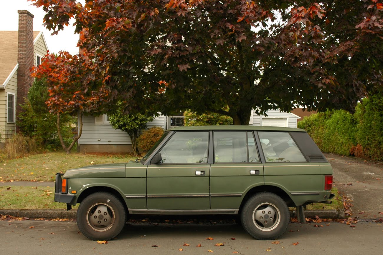 OLD PARKED CARS.: 1988 Land Rover Classic Range Rover Vogue SE.