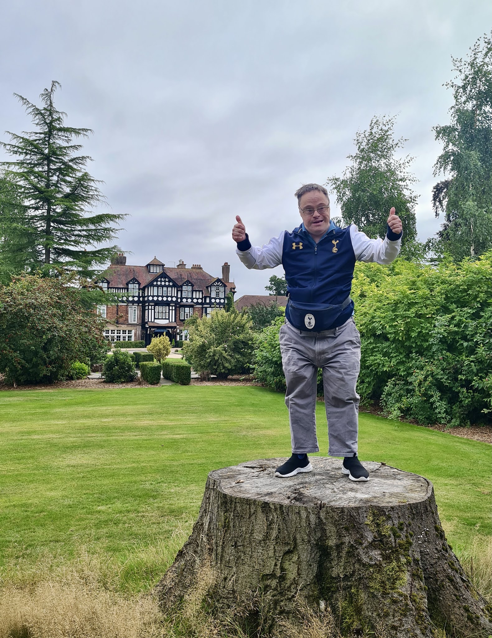 JollyDays Supported Holidays: Warners- Alvaston Hall with Midi & Netty