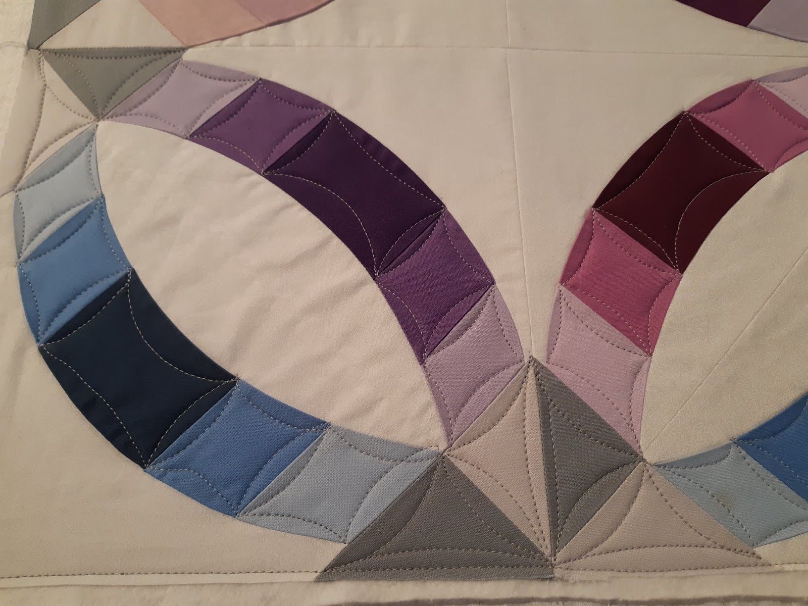 AlliKat Quilts: Double Wedding Ring / Metro Rings Quilt, Quilting the ...