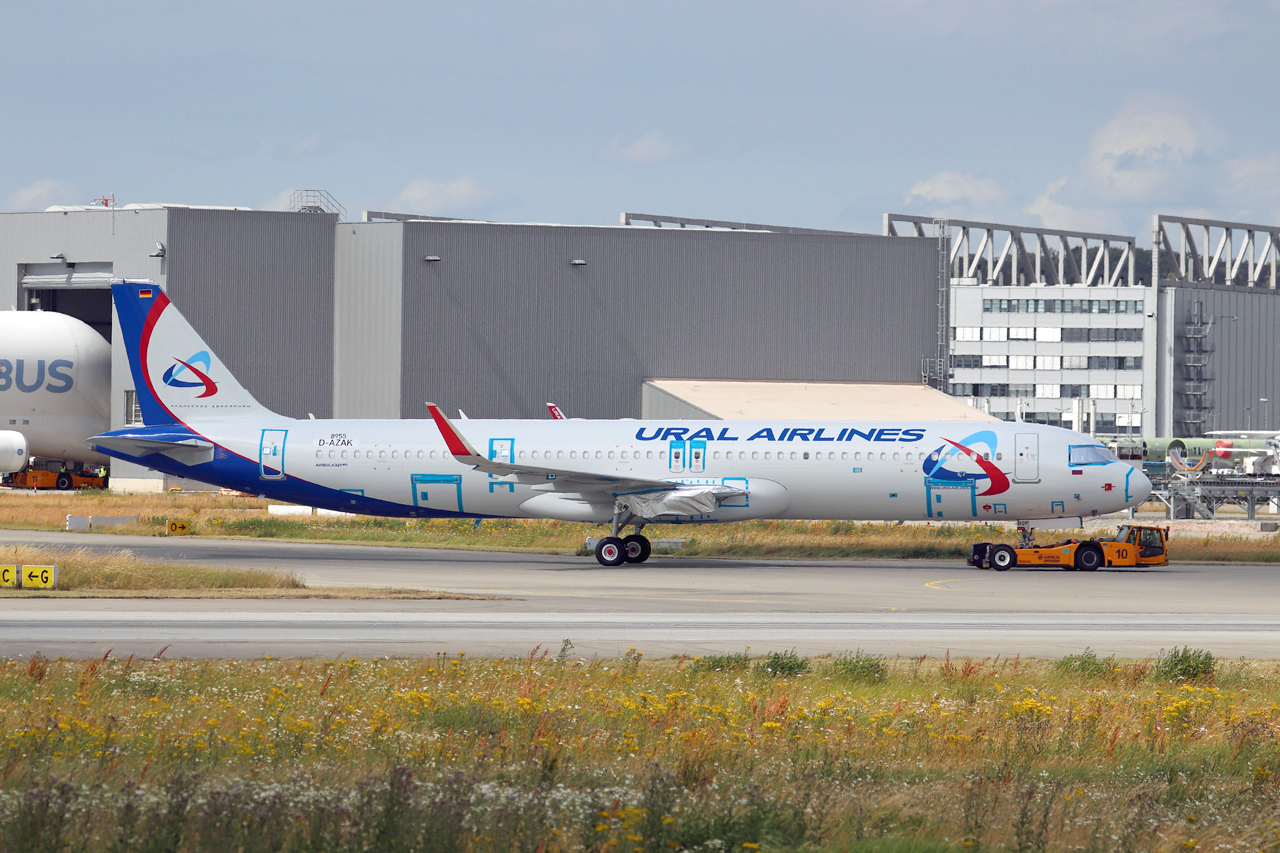 Airbus Hamburg Finkenwerder News: A321-251NX, Ural Airlines, D-AZAK, VP ...