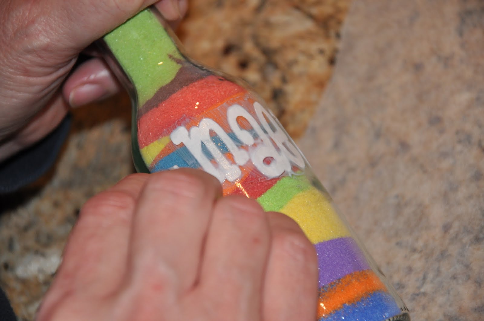 Backless Shirt: personalized sand art tutorial (attention: wine drinkers)