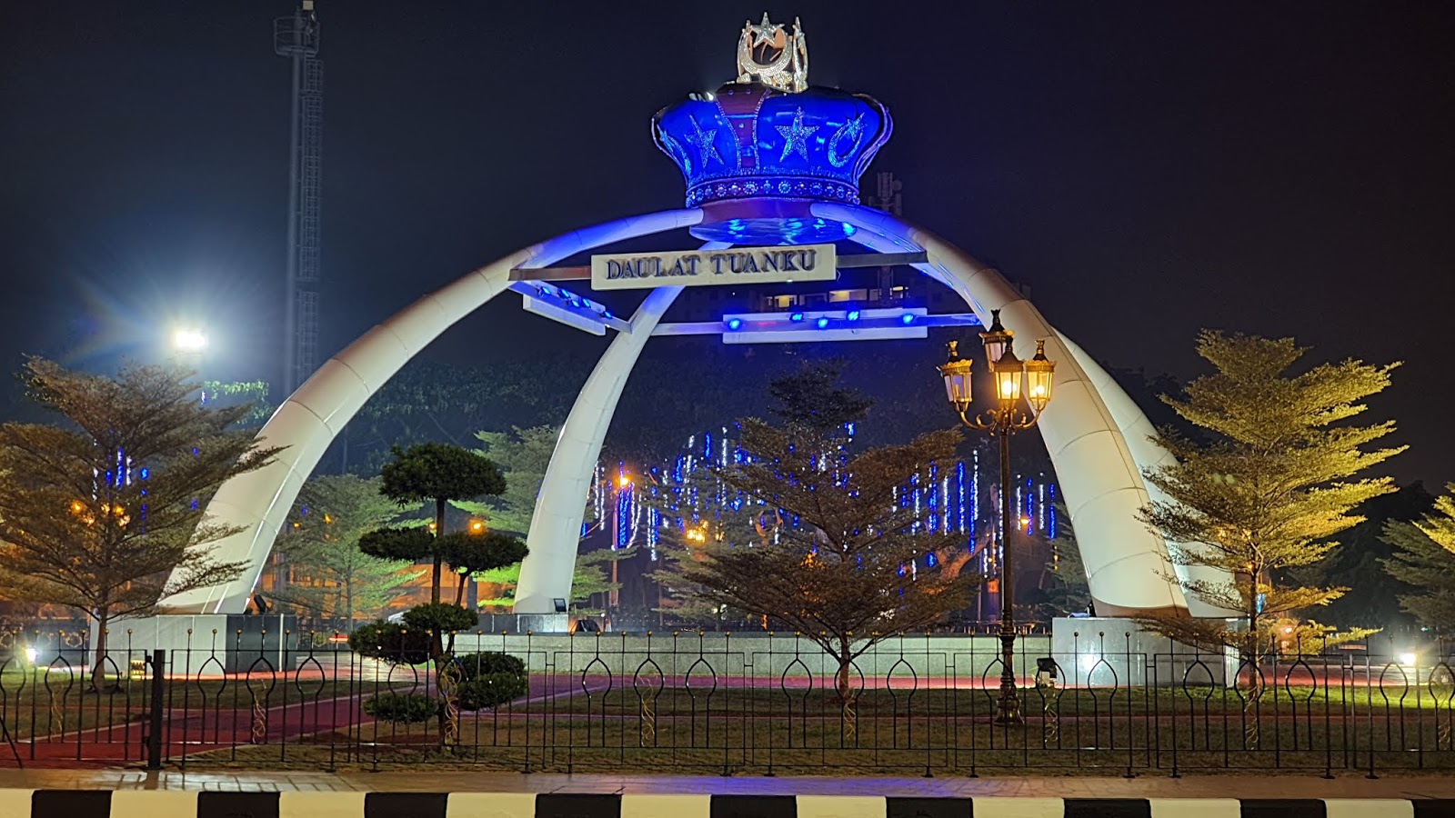 Gerbang Mahkota Bulatan Jalan Sulaiman Muo, Bandar Diraja Bandar ...