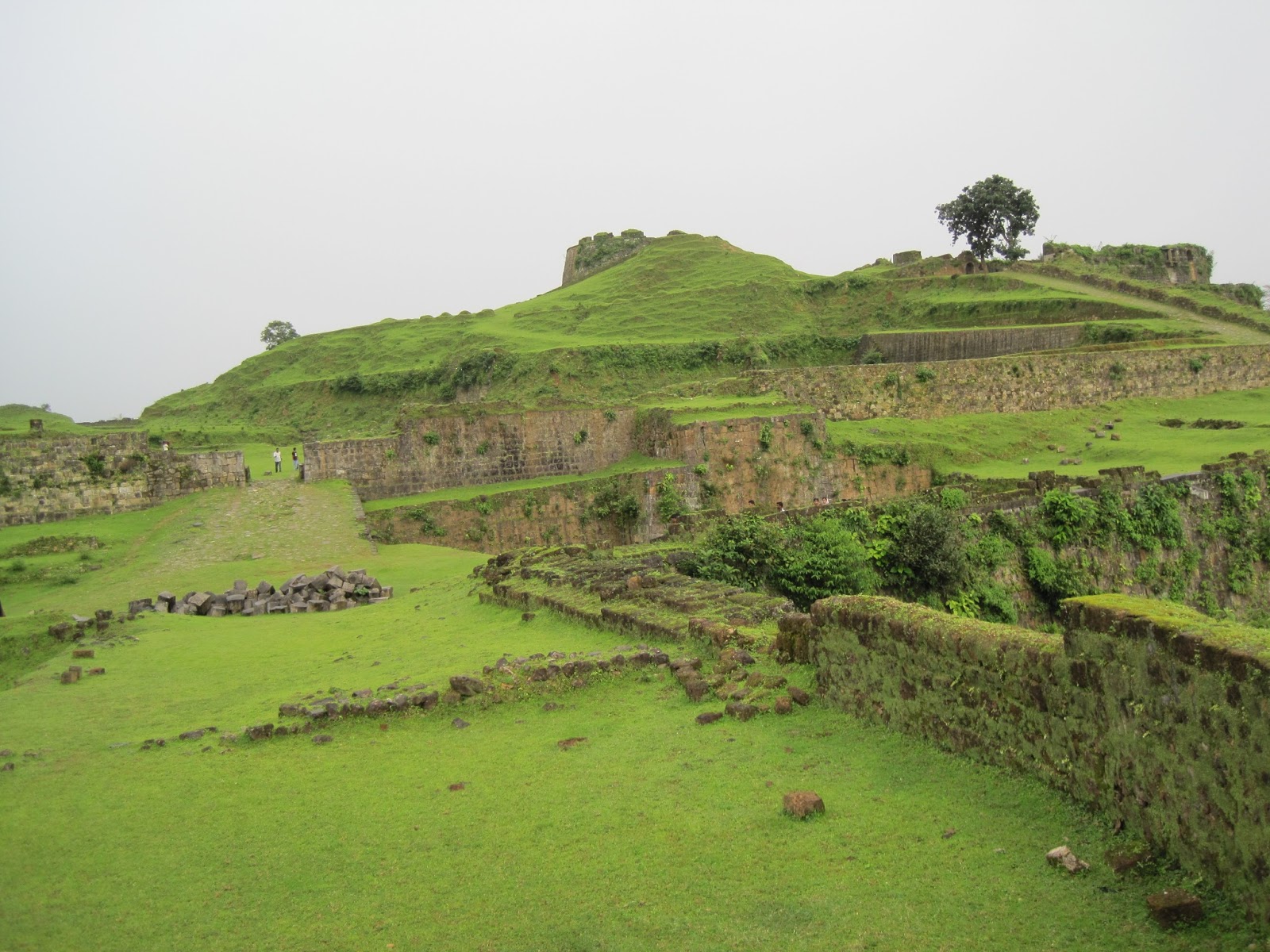 YENNAAR: Shivappa Nayakana Kote - Nagara Fort