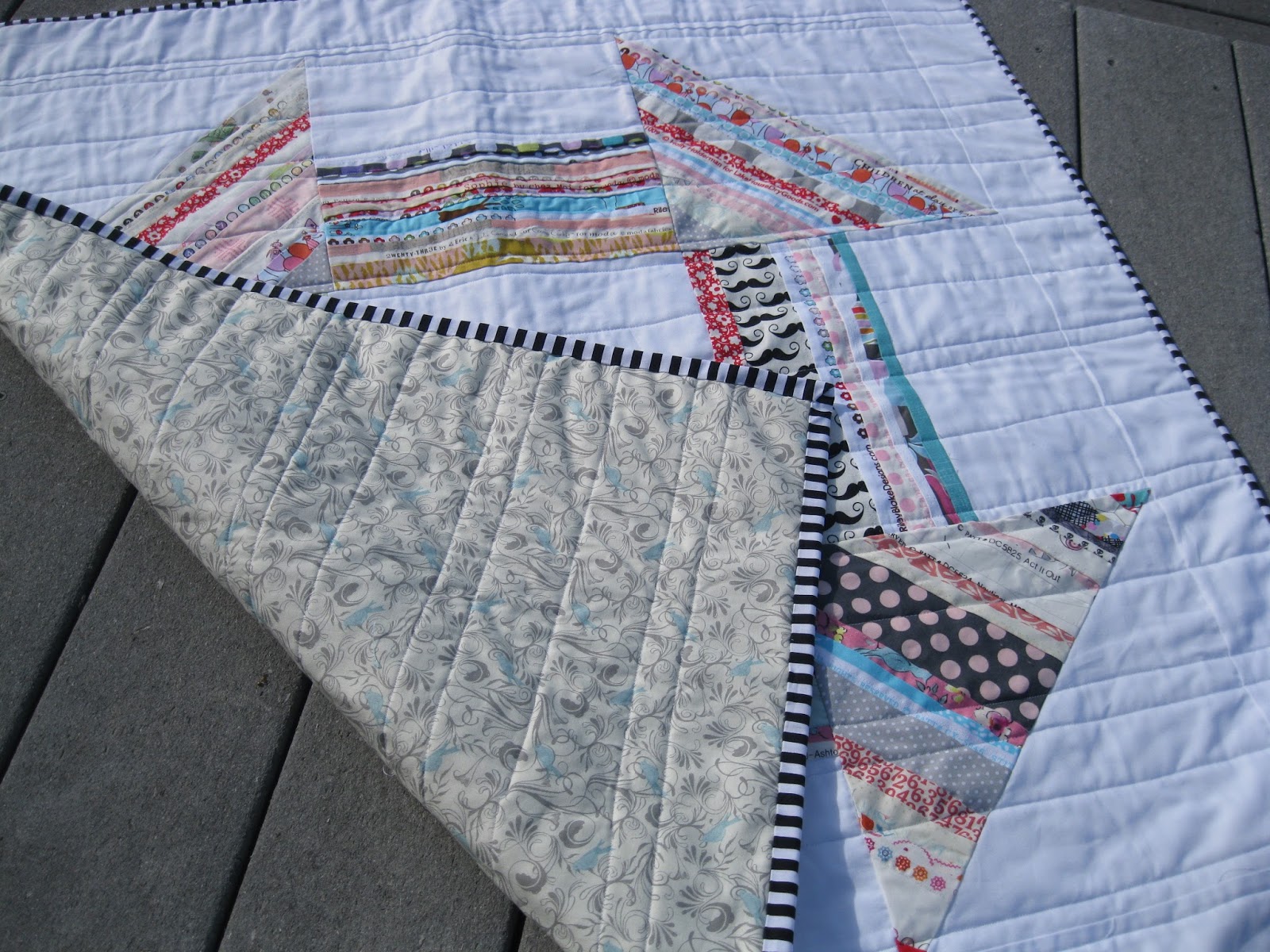 Quilt Story: Robot Mom Sews- Ginorma Churn dash selvage quilt!