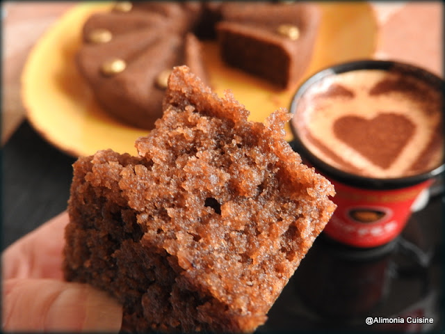 Financier au café/ Financiero al café