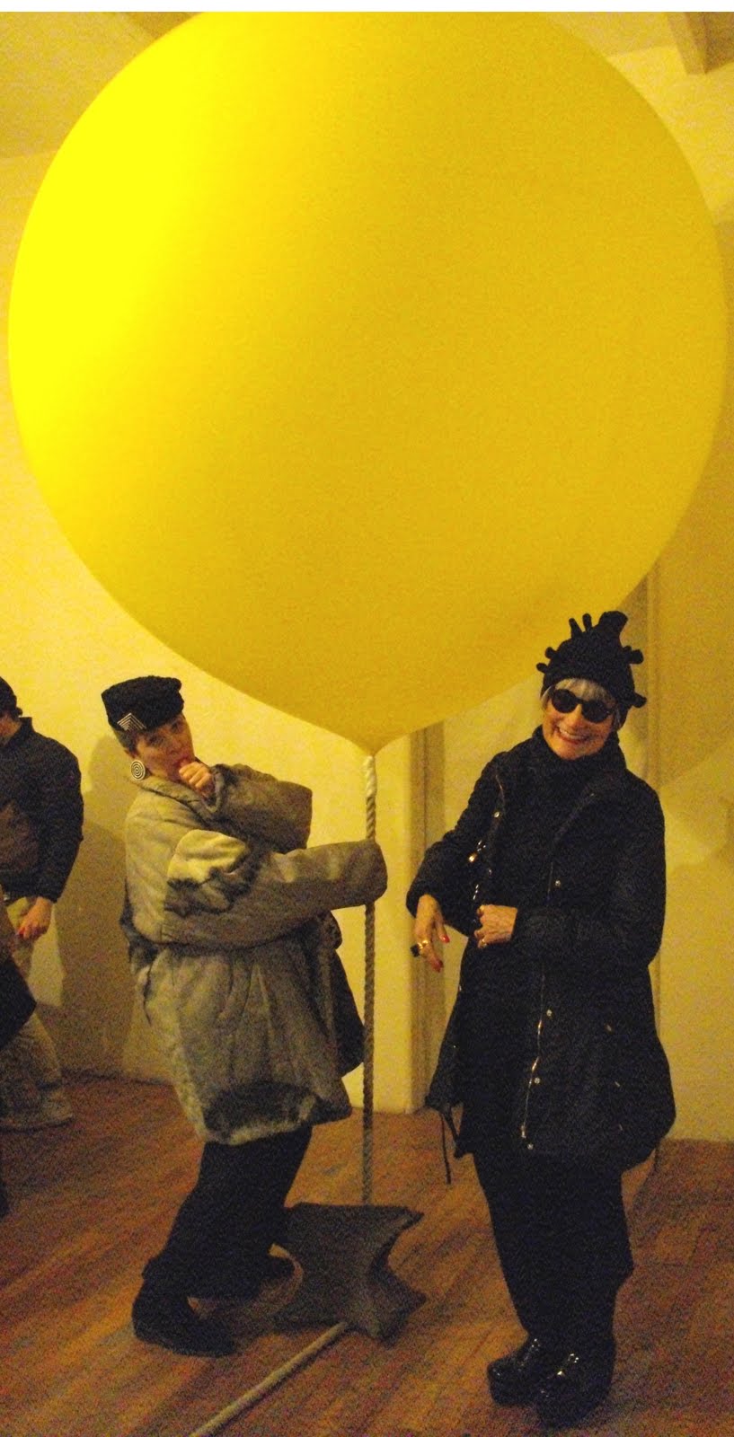 Idiosyncratic Fashionistas: Balloon-acy on the Bowery