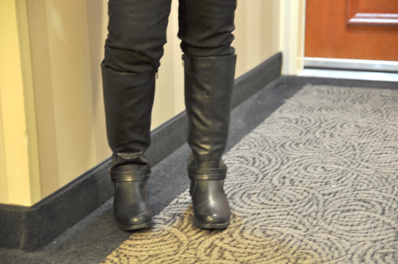 Cheeky Petite: OOTD: Riding boots