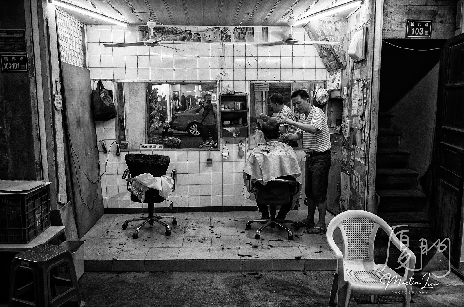 Martin Liew PhotoBlog: Street Photo – Old School Chinese Barber Shop