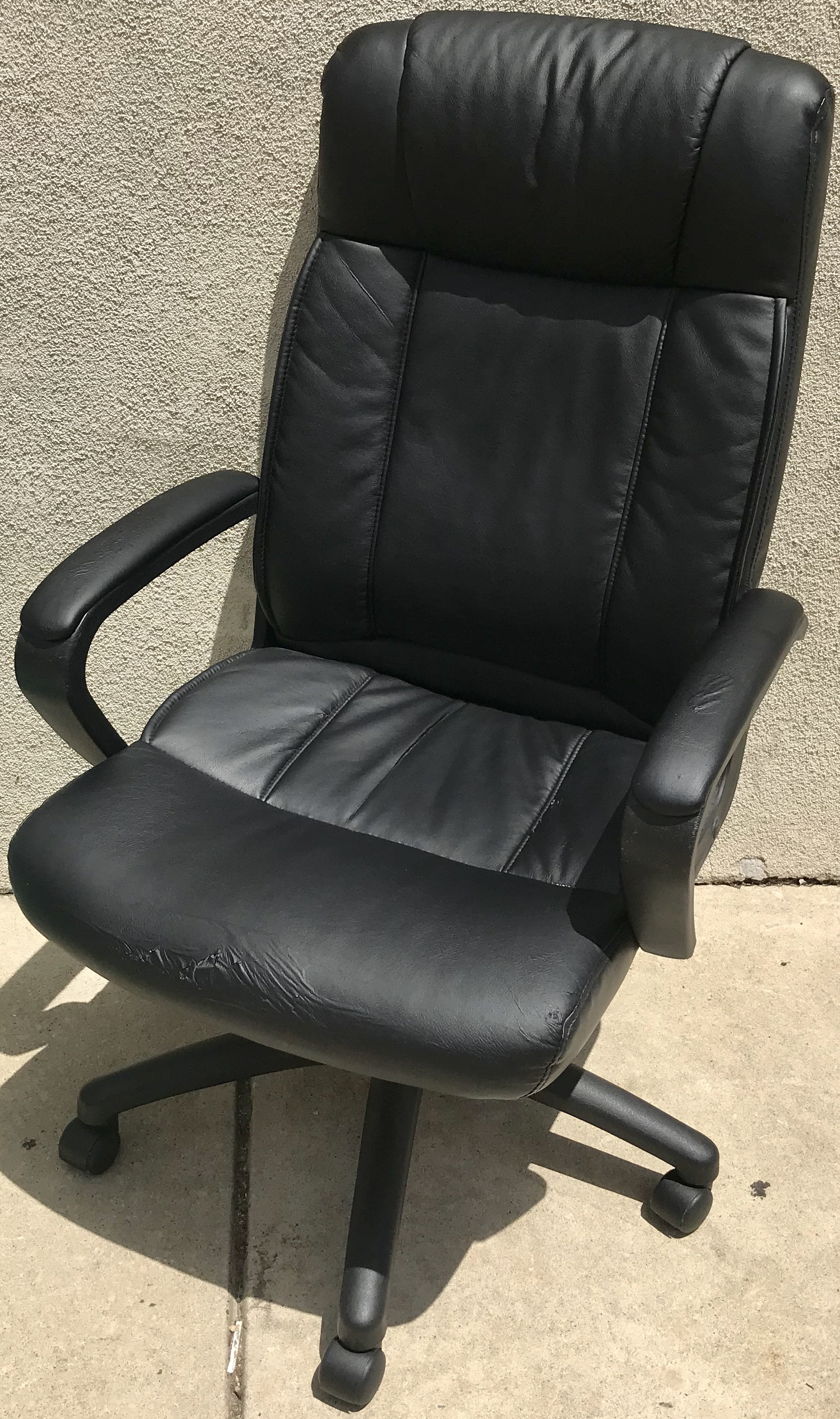 Uhuru Furniture & Collectibles: #472517 Black Vinyl Desk Chair with ...