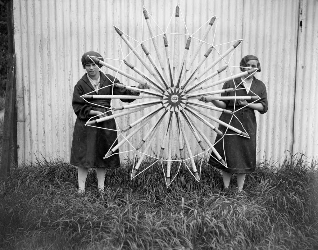 Pictures of Female Workers at Pain’s Fireworks Factory From the 1920s ...