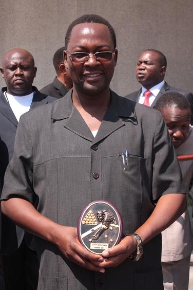 amanitanzania: Simbachawene akabidhiwa Ngao ya uchezaji Pool