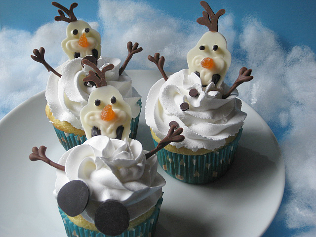 Rebecca Lynn's Bakery: "Olaf / Frozen" Cupcakes