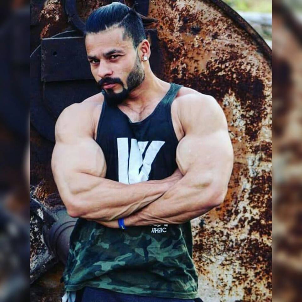 world bodybuilders pictures: united arab emirates base paki bodybuilder ...