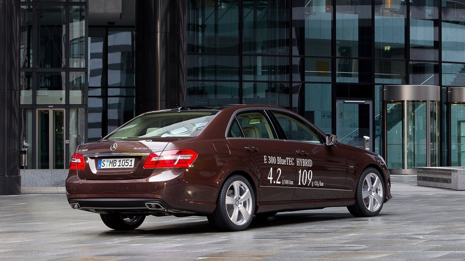 Mercedes E300 BlueTEC Hybrid - Jeep Cars 007