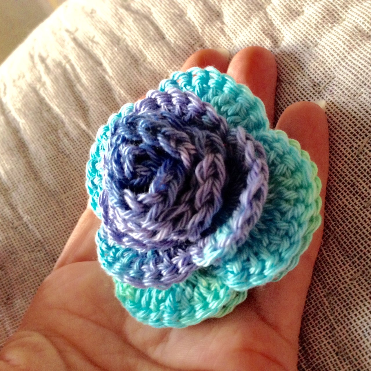 Susan Pinner: ROLLED ROSE PATTERN