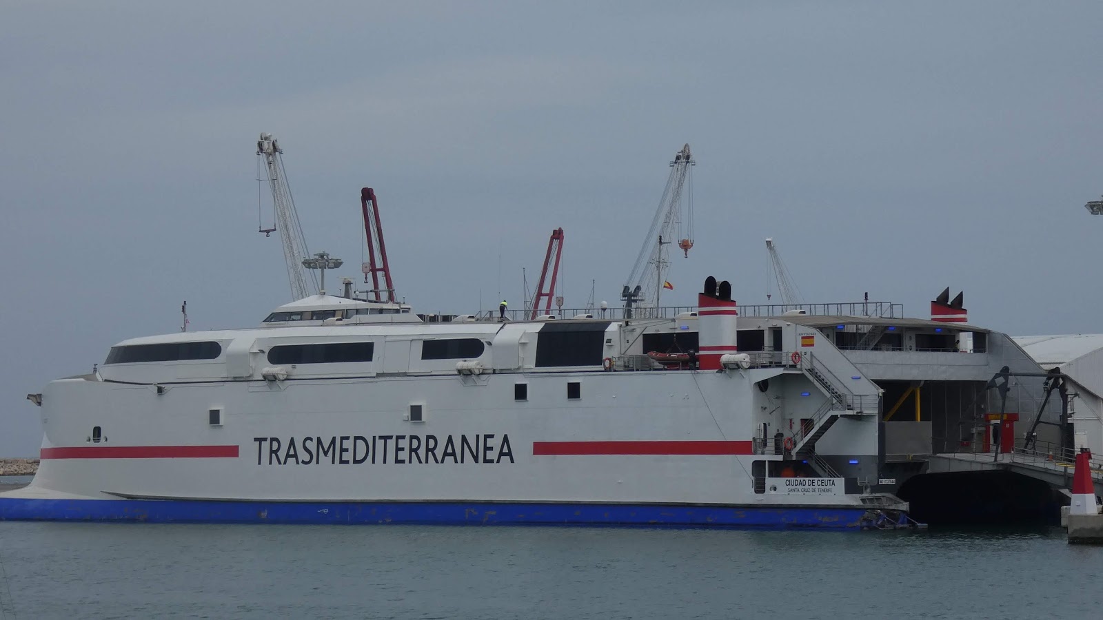 FERRYBALEAR: El Fast Ferry "Ciudad de Ceuta" comienza a doblar entre ...
