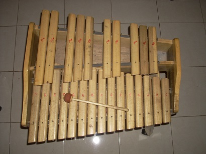 SENI BUDAYA DAN KETERAMPILAN: ALAT MUSIK KOLINTANG