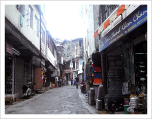 Mussoorie the Queen of the Hills: LANDOUR BAZAAR