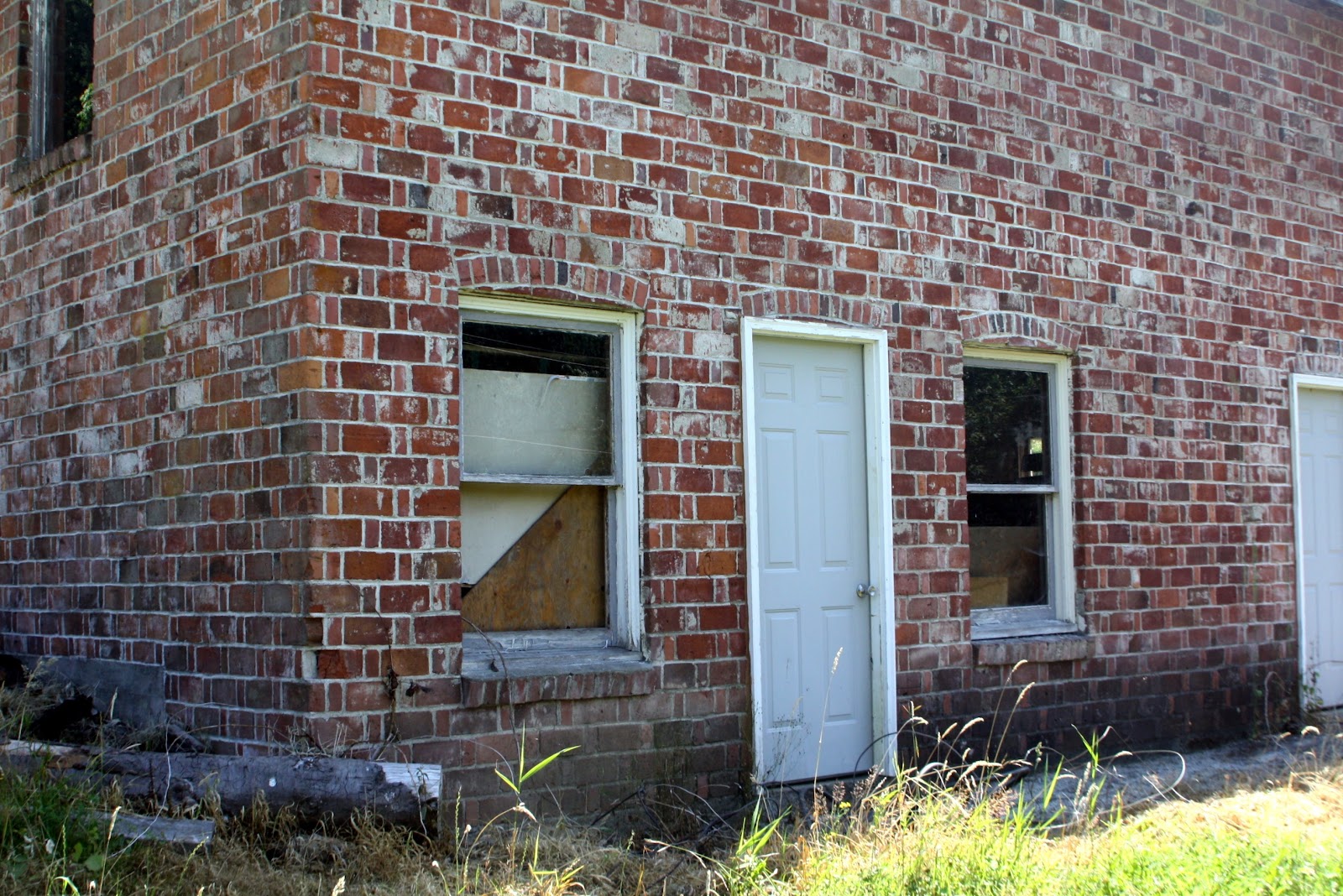 Living With Lis: OLD BUILDING RESTORATION