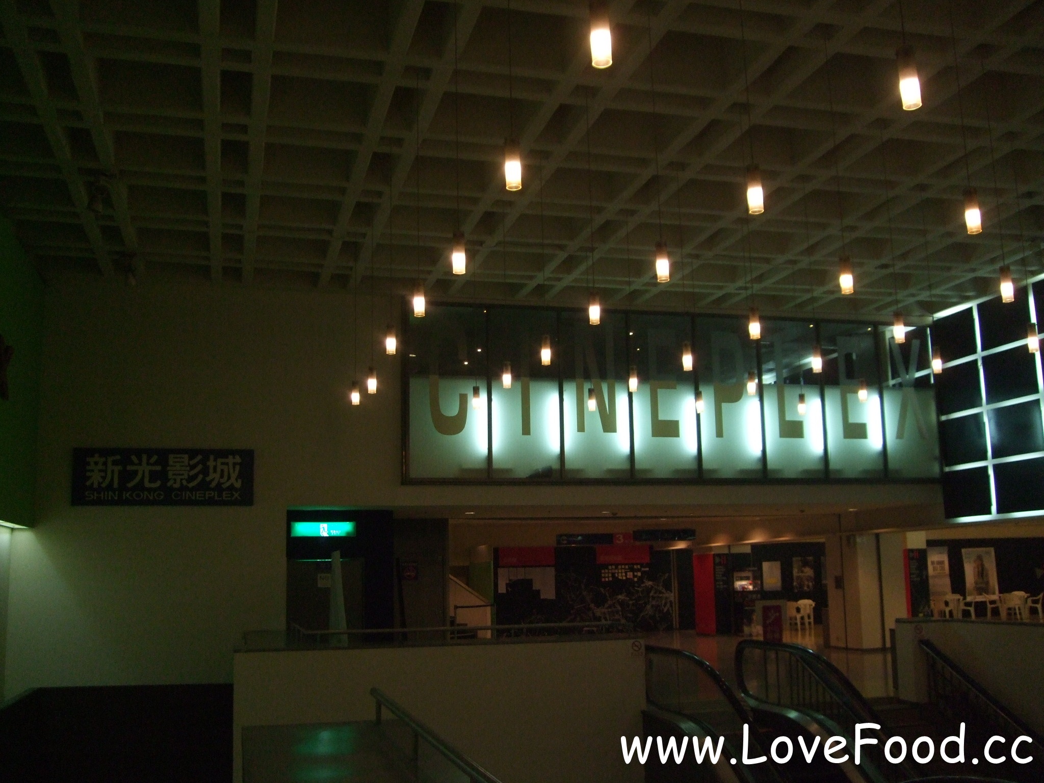 台北萬華-獅子林大樓-西門町買手機 各式尾牙主題服裝-shi zi lin da lou