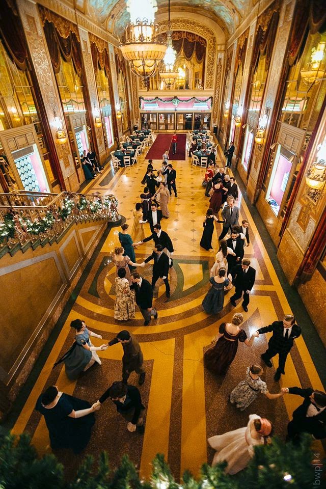 Mode de Lis: · Regency Christmas Ball